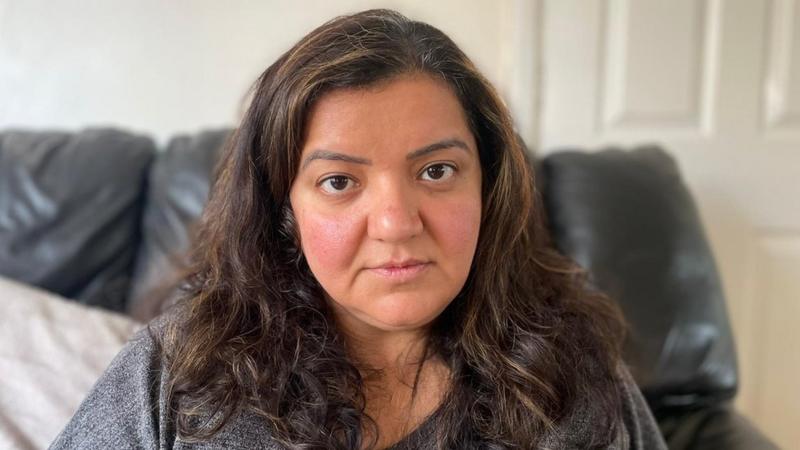 Ronan Kanda's mum says knife crime getting worse - BBC News