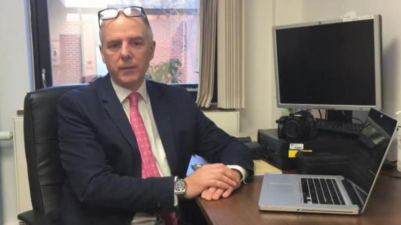 Graeme Perks: Family of surgeon tell court of stabbing at home - BBC News