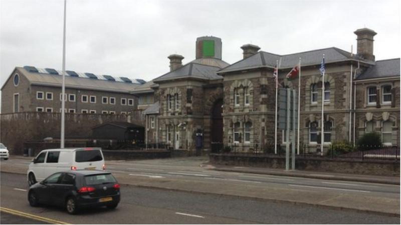 Berwyn Prison - BBC News