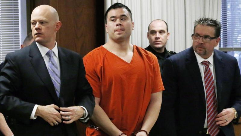 Daniel Holtzclaw case: Oklahoma policeman jailed for life - BBC News