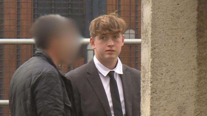 Marcham crash driver indicates guilty pleas over teen deaths - BBC News