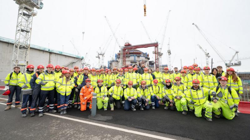Huge dome lifted onto Hinkley Point C nuclear reactor - BBC News