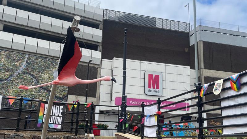 Five things you should know about Luton - BBC News