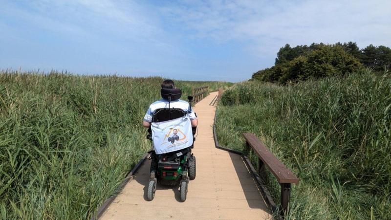 Disabled Adventurer praises 'incredible' Norfolk - BBC News