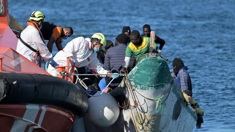 Response to people smuggling was fragmented, says PM - BBC News