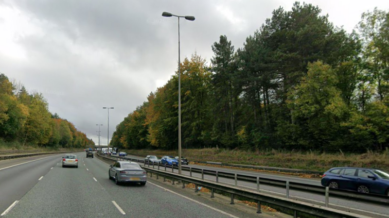 Delays following M40 collision near High Wycombe - BBC News