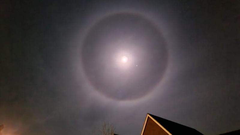 'Halo' spotted around the Moon across England - BBC News