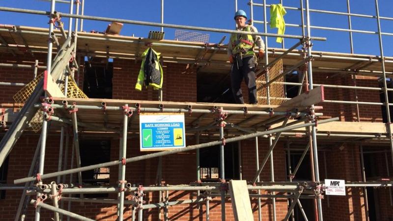 'Momentous day' for Luton's regenerated Marsh Farm estate - BBC News