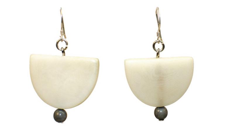 How an obscure seed is helping to save the elephant - BBC News