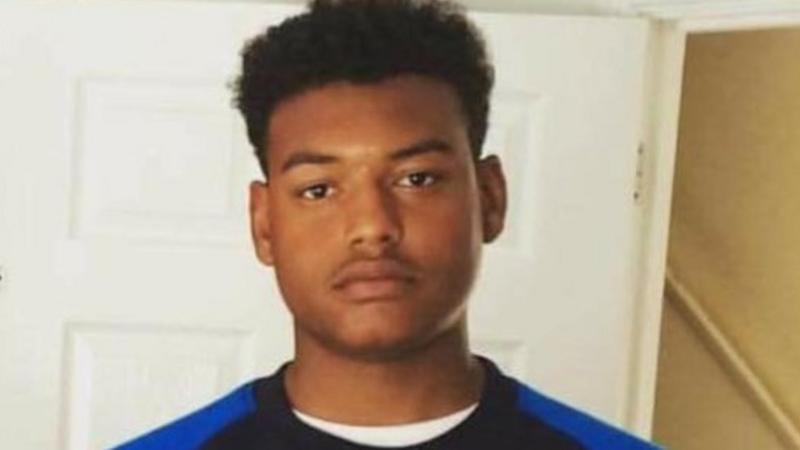 Eight members of Ipswich 'YouTube' drugs gang jailed - BBC News