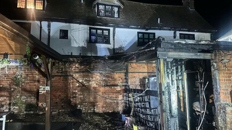 Overnight pub fire in Wivenhoe sparked by discarded cigarette - BBC News