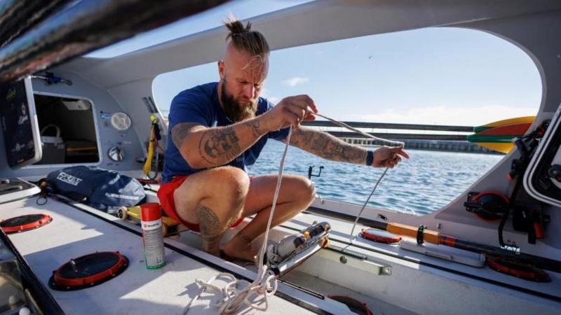 Rower rescued days before completing trans-Pacific feat - BBC News
