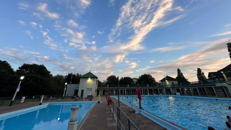 Peterborough Lido users 'devastated' at temporary closure idea - BBC News