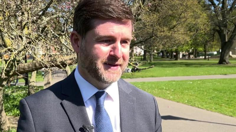 Devolution: Views differ on Hampshire and Isle of Wight changes - BBC News