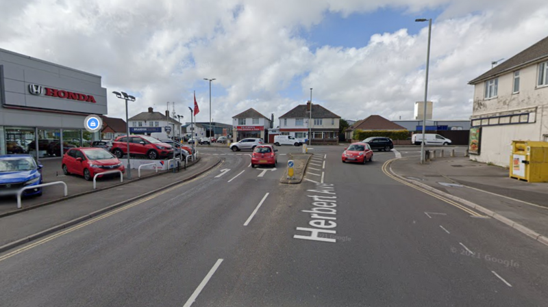 Poole: Temporary fix for collapsed sewer pipe on Herbert Avenue - BBC News