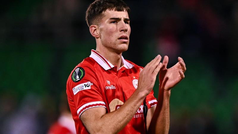 Lewis Temple: Bolton Wanderers sign Shelbourne defender - BBC Sport