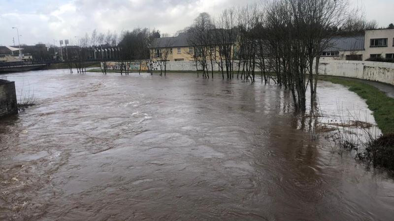 Storm Franklin hits UK with flooding and high winds - BBC News