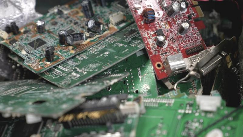 E-waste 'drawers of doom' growing, say campaigners - BBC News