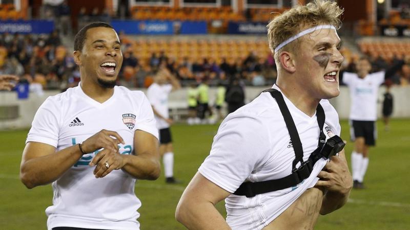 KSI vs Logan Paul: YouTube heavyweights ready for boxing showdown - BBC ...