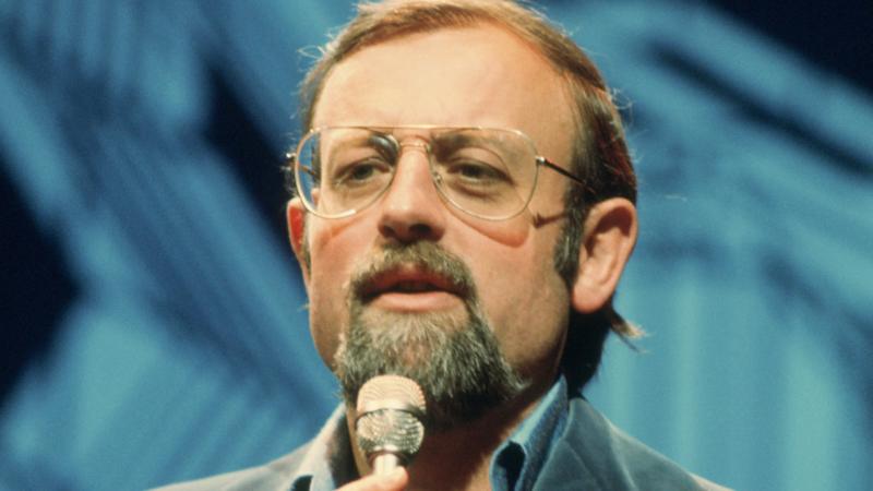 Roger Whittaker: Durham Town folk singer dies at 87 - BBC News