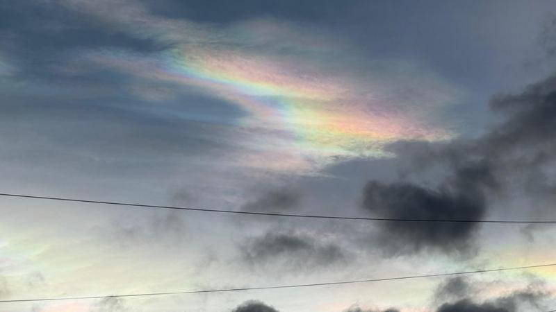 In pictures: Rare 'rainbow cloud' seen above the East Midlands - BBC News