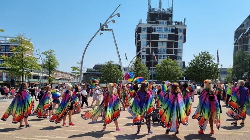 In pictures: Corby celebrates 75 years as a 'new town' - BBC News