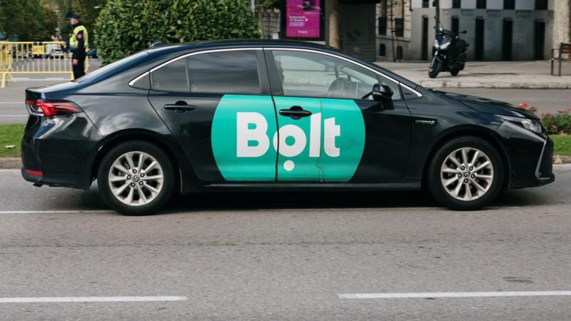 Bolt drivers win right to holiday and minimum wage - BBC News