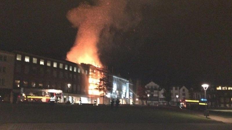 Exeter fire wrecks 'oldest hotel in England' - BBC News