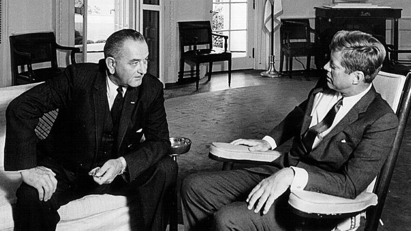 Teetotal Trump and the drinking presidents - BBC News