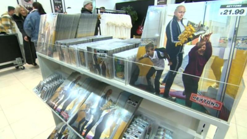 The Reytons: South Yorkshire indie band land UK number one album - BBC News