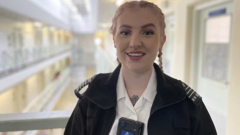 Norwich Prison installs quick-build cells to meet demand - BBC News