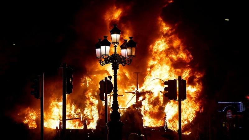 Dublin riot saw most riot police deployed in Irish state history - BBC News