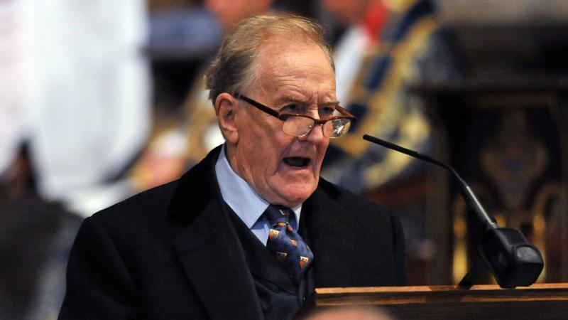 Robert Hardy: A life in pictures - BBC News