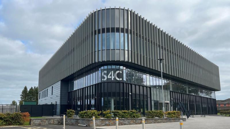 Welsh language channel S4C settles with second former executive - BBC News