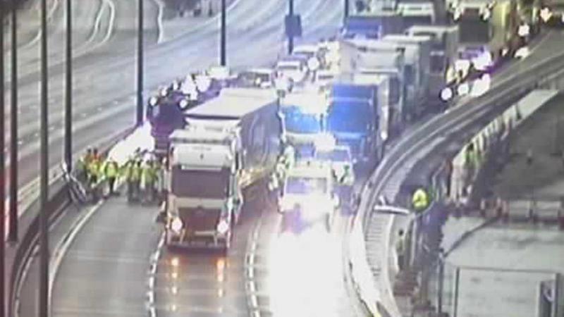 M25 traffic held after second motorway crash in two days - BBC News
