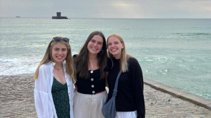 Cardiff medical student loses all four limbs to septic shock - BBC News