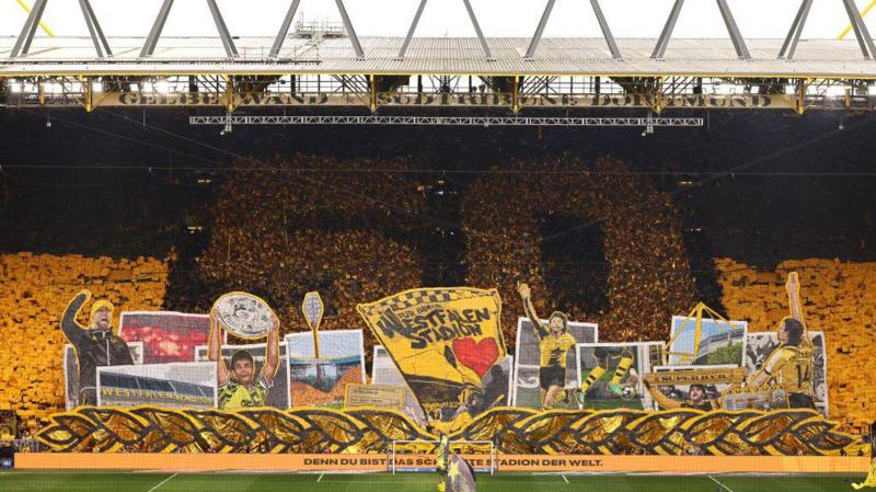 Arsenal's tifo fail vs PSG: Are English clubs bad at tifos? - BBC Sport