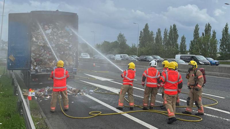 Bin lorry fire in Wimborne 'likely caused by battery' - BBC News