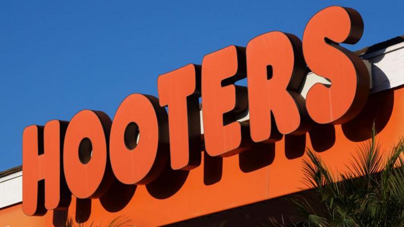 Hooters: Restaurant chain files for bankruptcy - BBC News