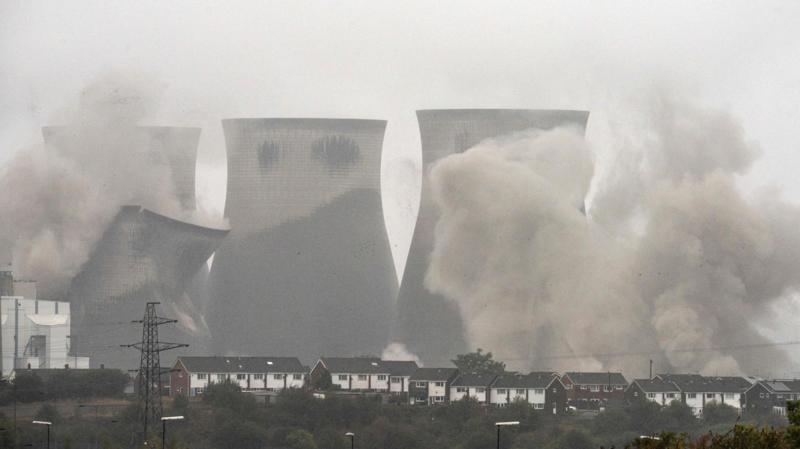 New power station planned for landmark Ferrybridge energy site - BBC News