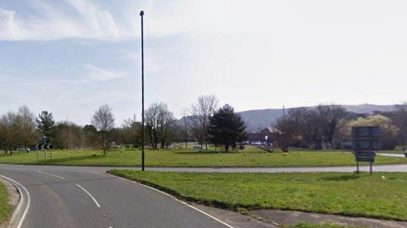 New speed limits for Washington roundabout in Storrington - BBC News