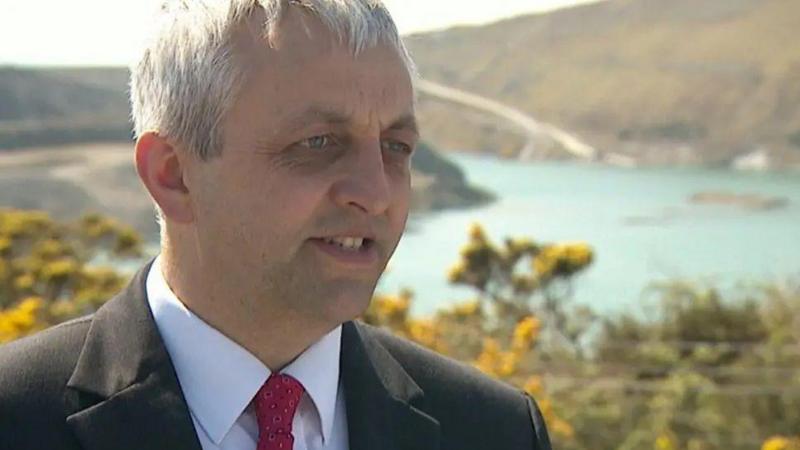 Cornwall must stand alone in devolution says council leader - BBC News