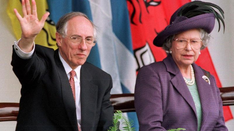 In pictures: The Queen in Scotland - BBC News