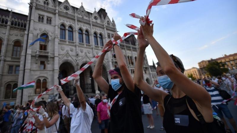 Hungary: Protesters rally against university 'takeover' in Budapest ...