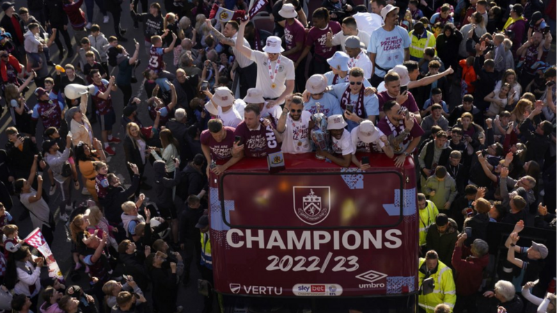 Tens of thousands celebrate Burnley's Championship title win - BBC News