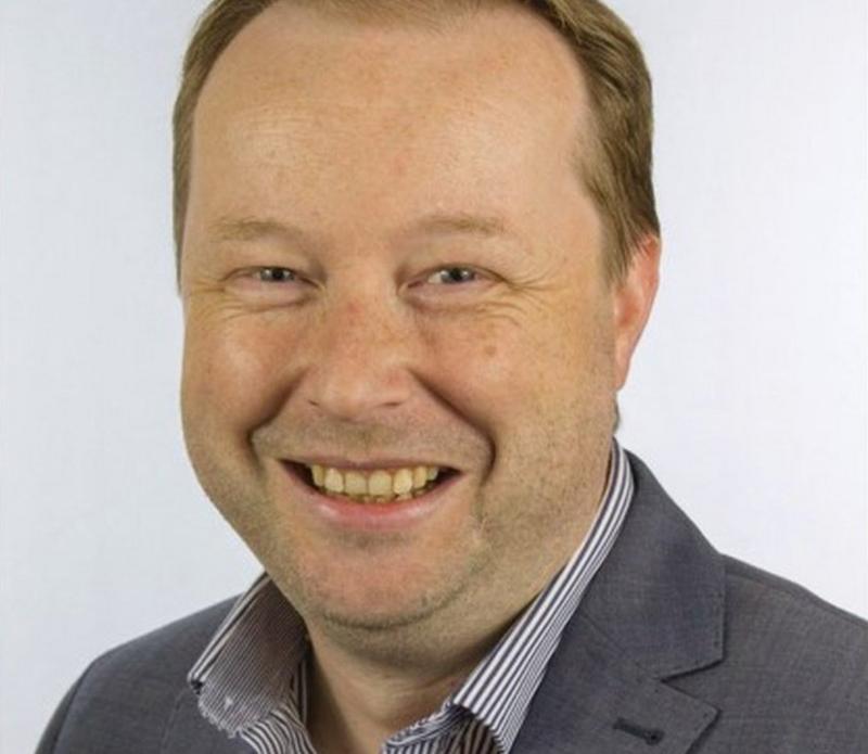 Basingstoke council elects Independent Paul Harvey as new leader - BBC News