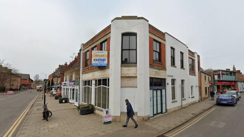 Five banks to operate from new hub in Oakham town centre - BBC News