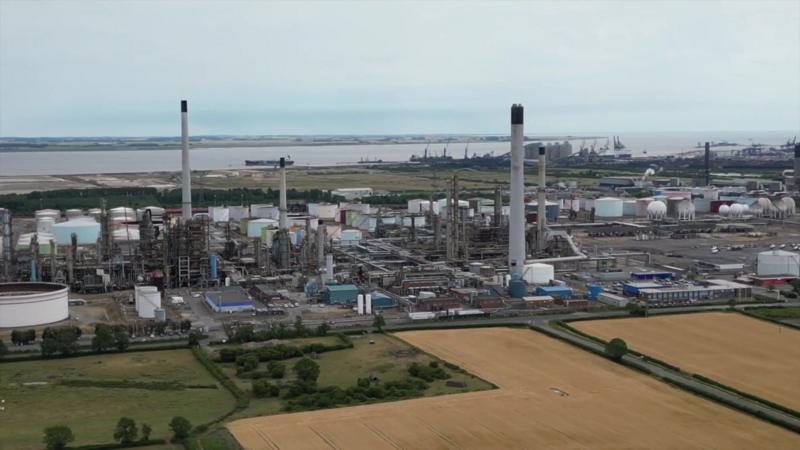 Lindsey Oil Refinery owners urged to financially support workers - BBC News