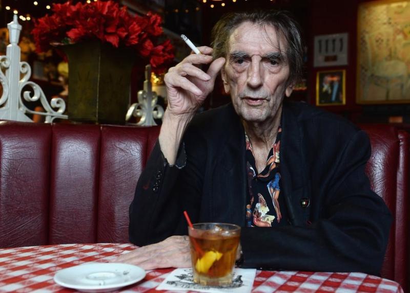 Cult actor Harry Dean Stanton dies at 91 - BBC News