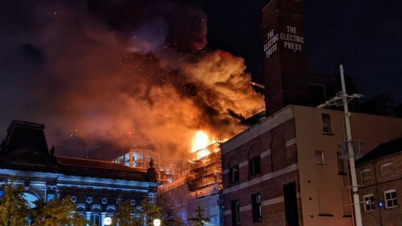 Leeds fire: Emergency crews tackle city centre blaze - BBC News